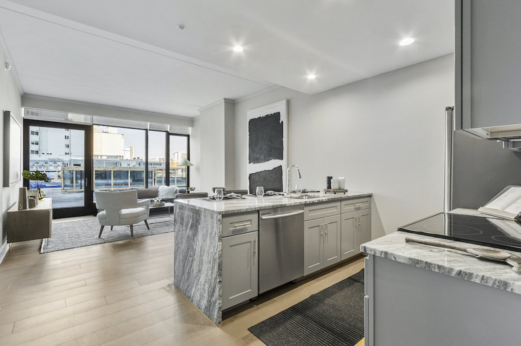 Riverwalk in Philadelphia, PA | PMC Property Group Apartments